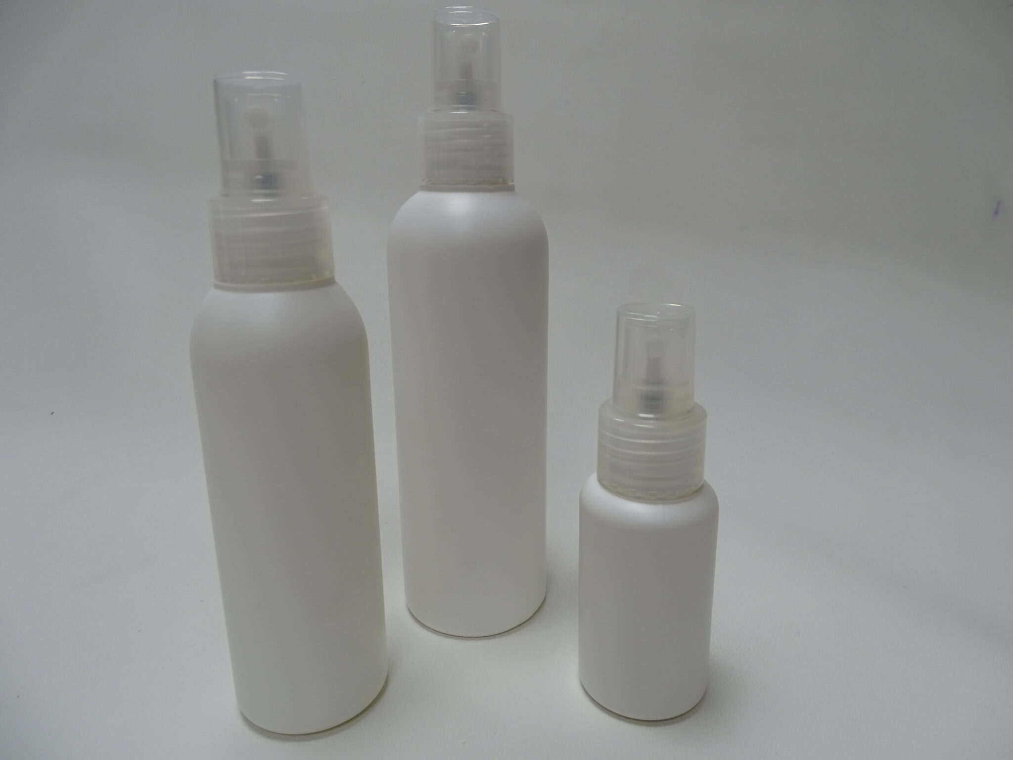 Botella plástico blanca con atomizador plástico blanco - Envases Fuste